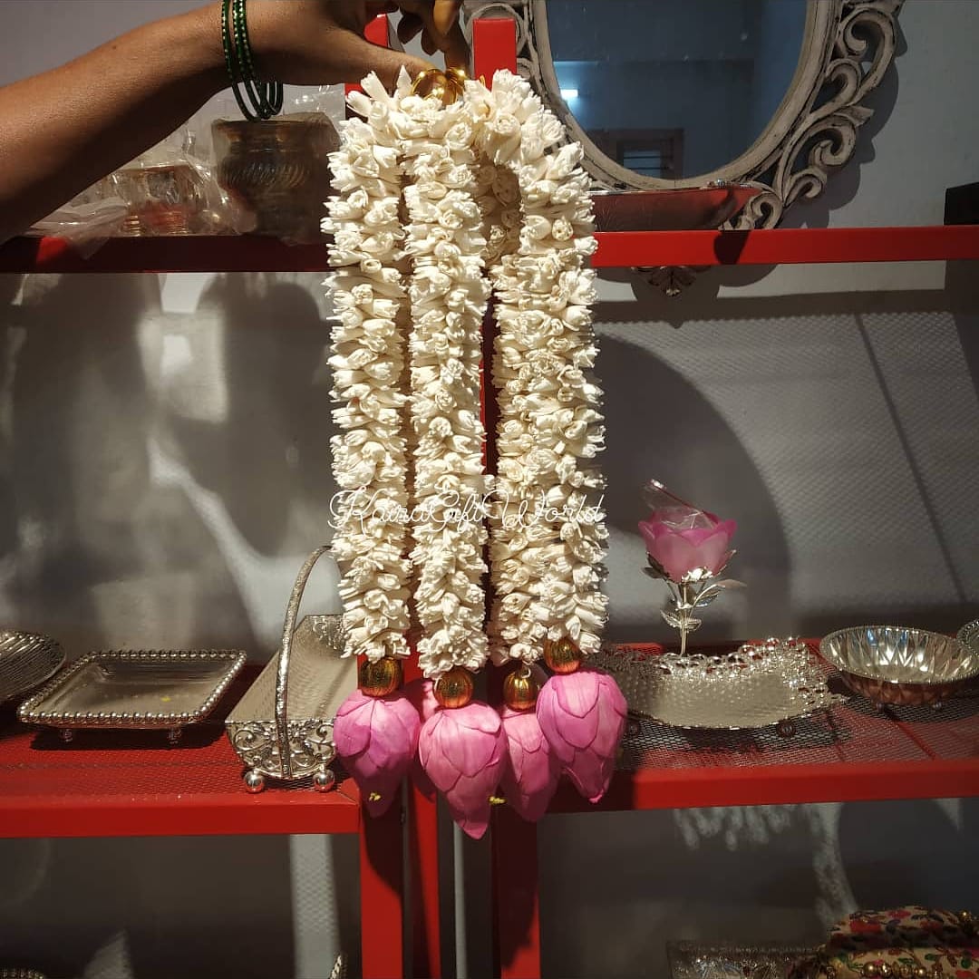 Lotus Bug Hanging with Softwood Hanging – KairaGiftWorld